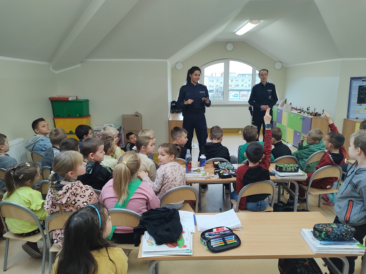 Spotkanie z policjantami w szkole w Paterku - Wiadomości - KPP w Nakle ...